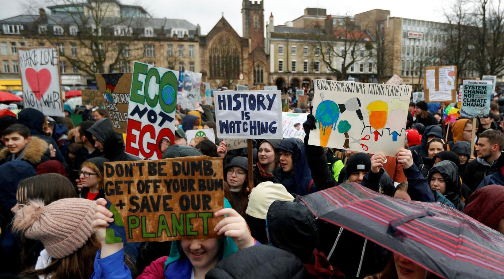 Greta Thunberg in Bristol: schools shut as students join climate strike ...