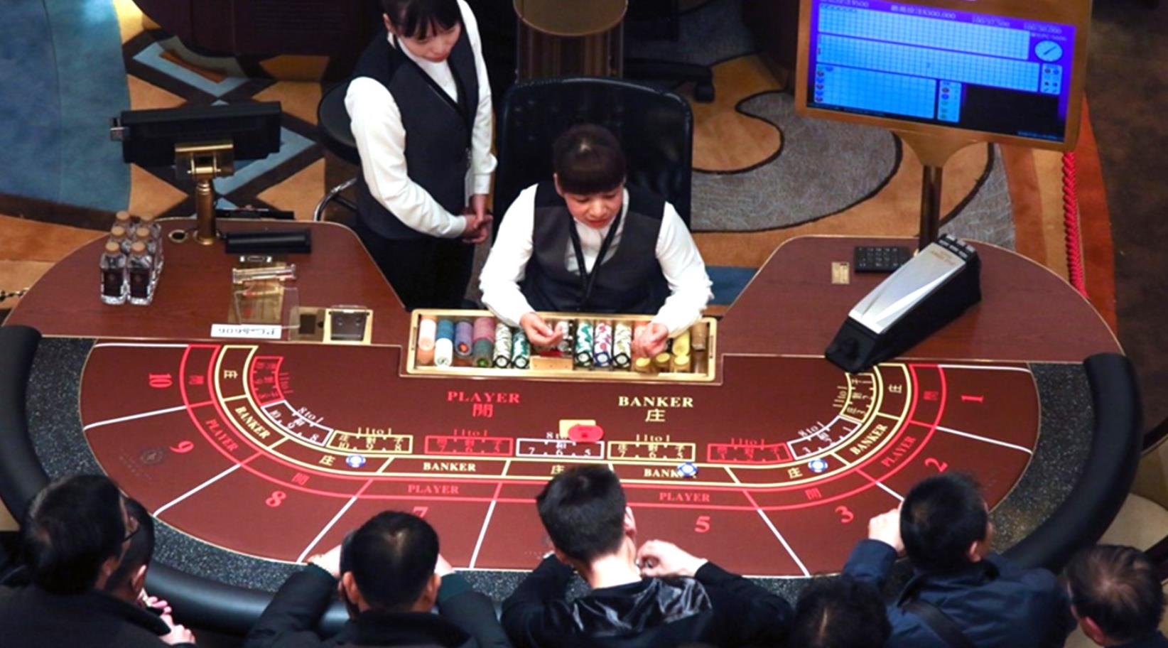 El croupier, uno de los personajes más importantes de los casinos | ABC ...